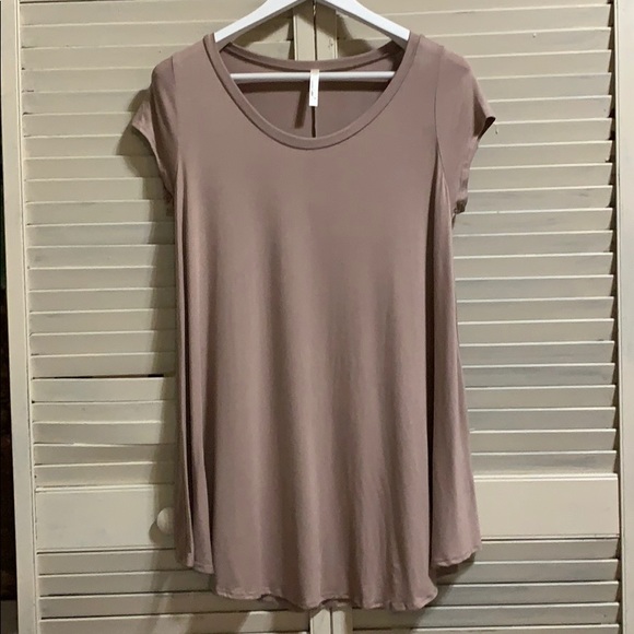 isaac Liev | Tops | Isaac Liev Flowy Tunic Blouse With Cap Sleeves ...